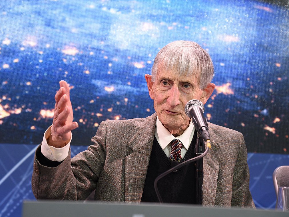 Freeman Dyson Talks Math, Nuclear Rockets, and the Universe - In the ...